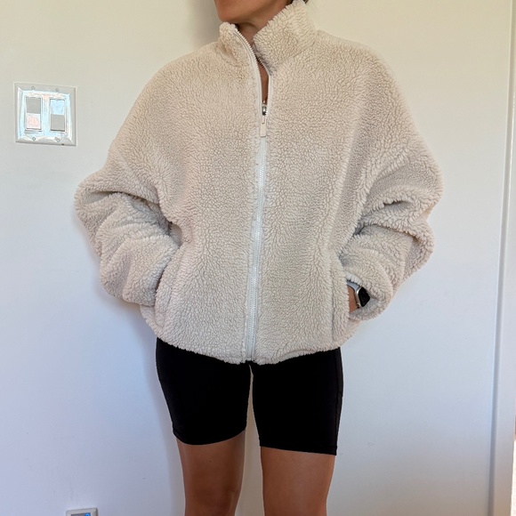 ALO Yoga | Jackets & Coats | Alo Teddy Sherpa | Poshmark